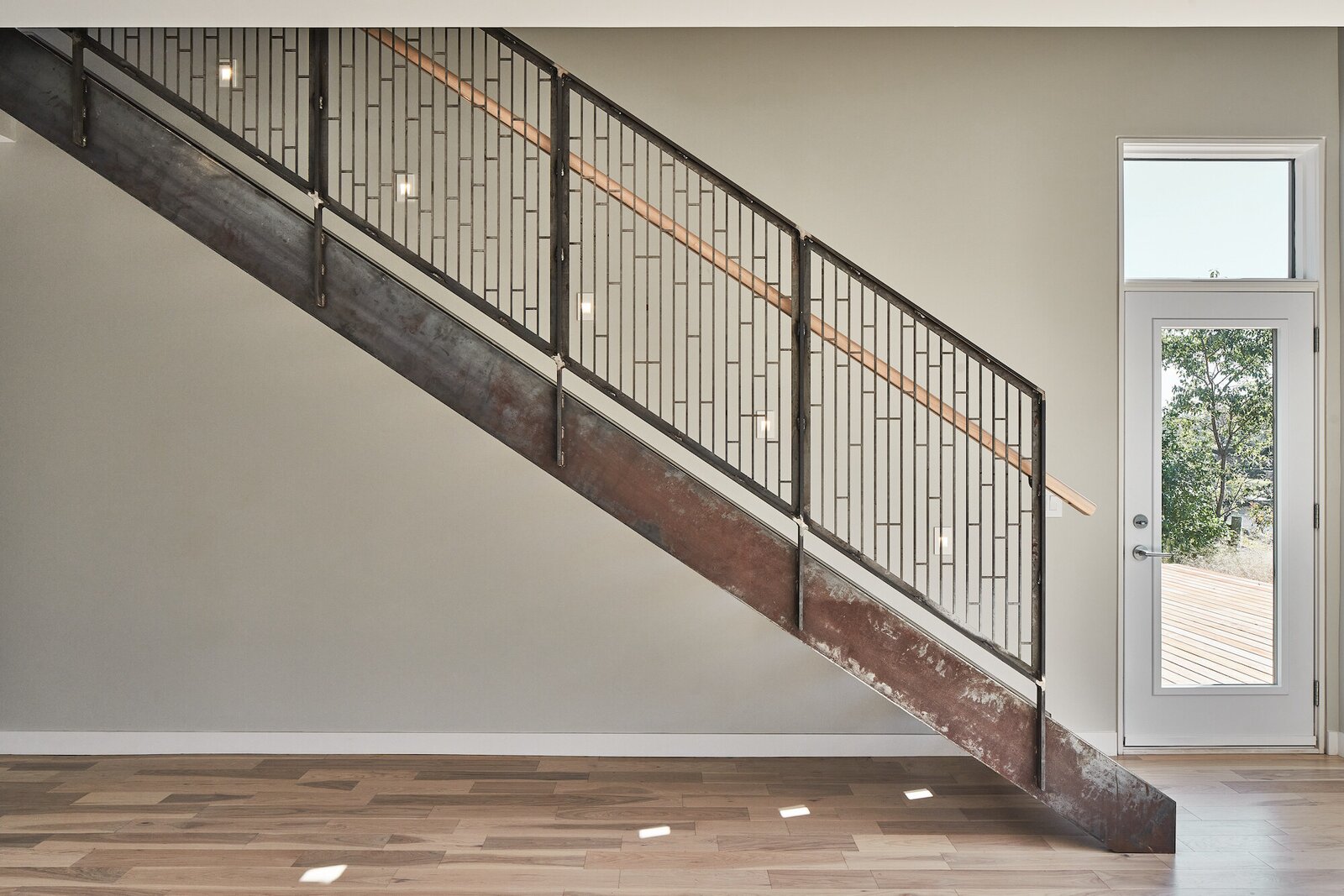 Photo 15 of 18 in Cedar Cladding Defines this Spectacular Holiday Home ...