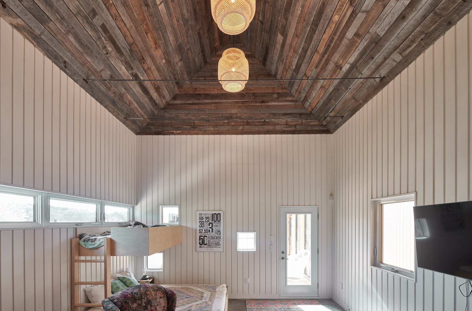 Photo 11 of 18 in Cedar Cladding Defines this Spectacular Holiday Home ...