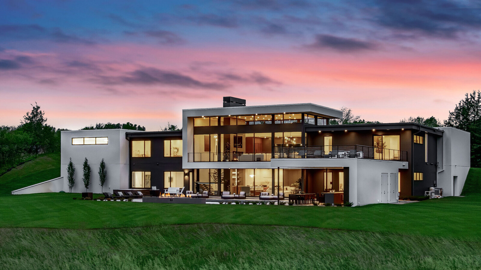 Photo 13 of 14 in A Glass Staircase and Striking Rear Facade Define ...