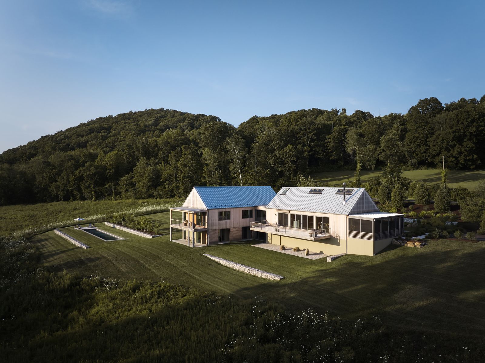 Photo 2 of 19 in How They Pulled It Off: A Sculptural Barn Captures ...