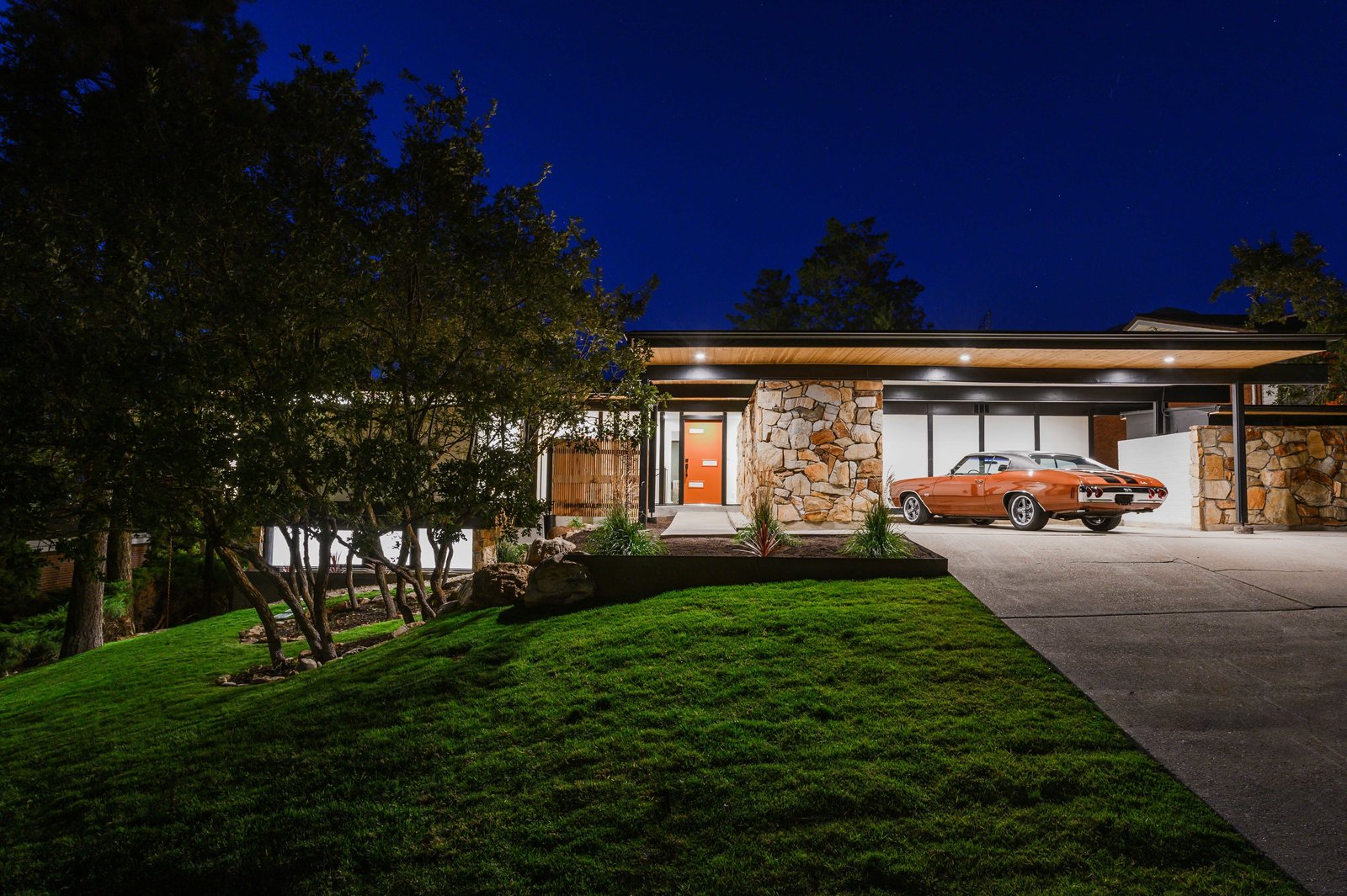 Photo 1 of 25 in The Ron Molen Resto' by D3CADE Homes Co. - Dwell