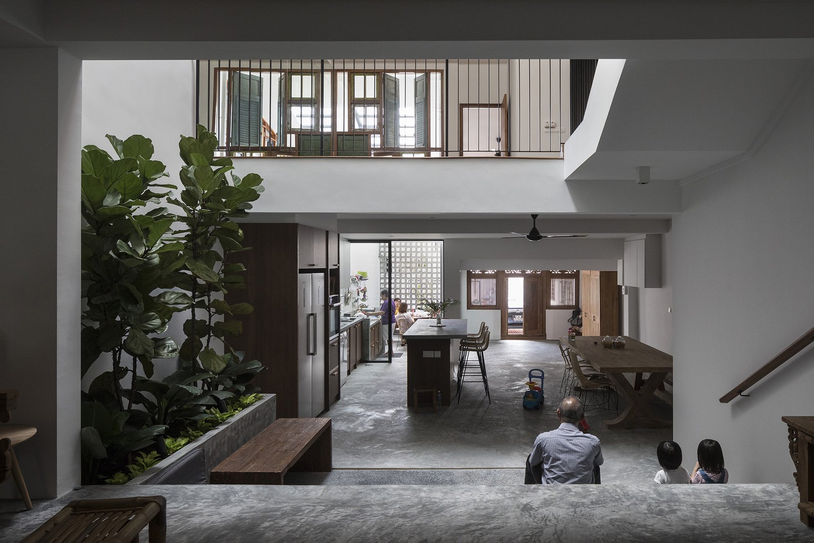 Photo 9 of 22 in An Imaginative Courtyard House in Singapore Makes Room ...