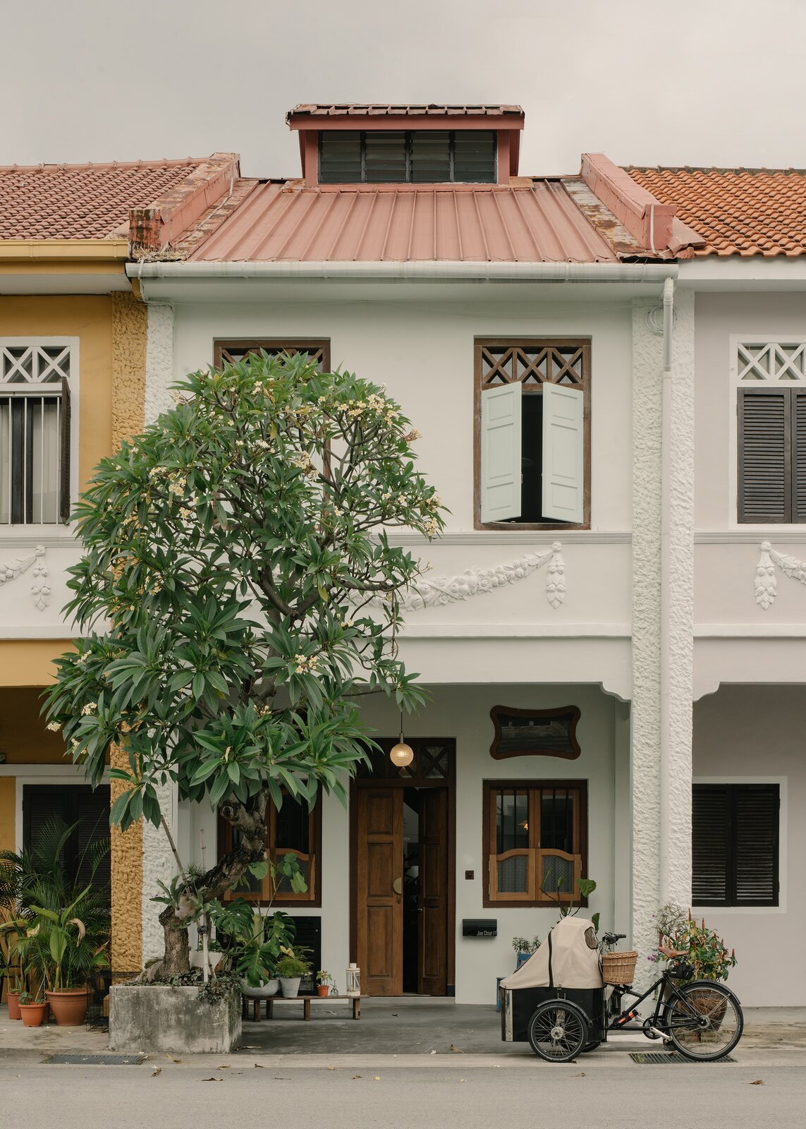 Photo 3 of 27 in Before & After: In Singapore, a Historic Shophouse ...