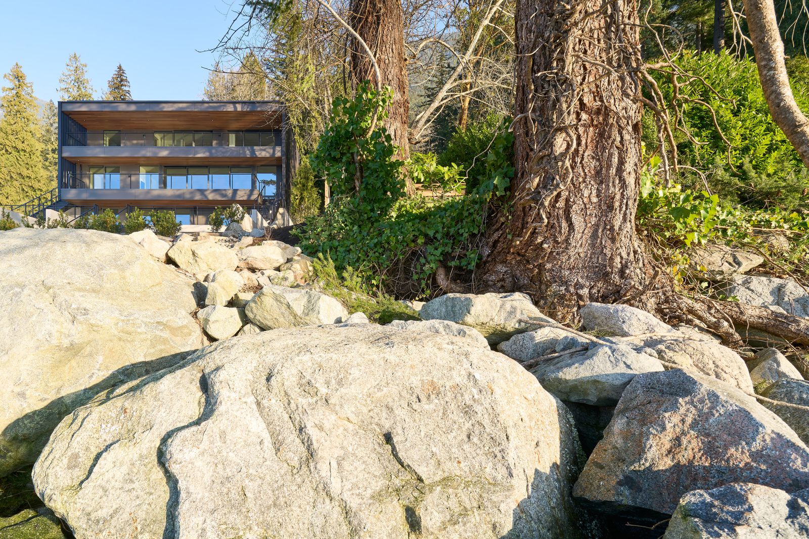 Photo 10 of 21 in Howe Sound House by W O V E N Architecture and Design ...