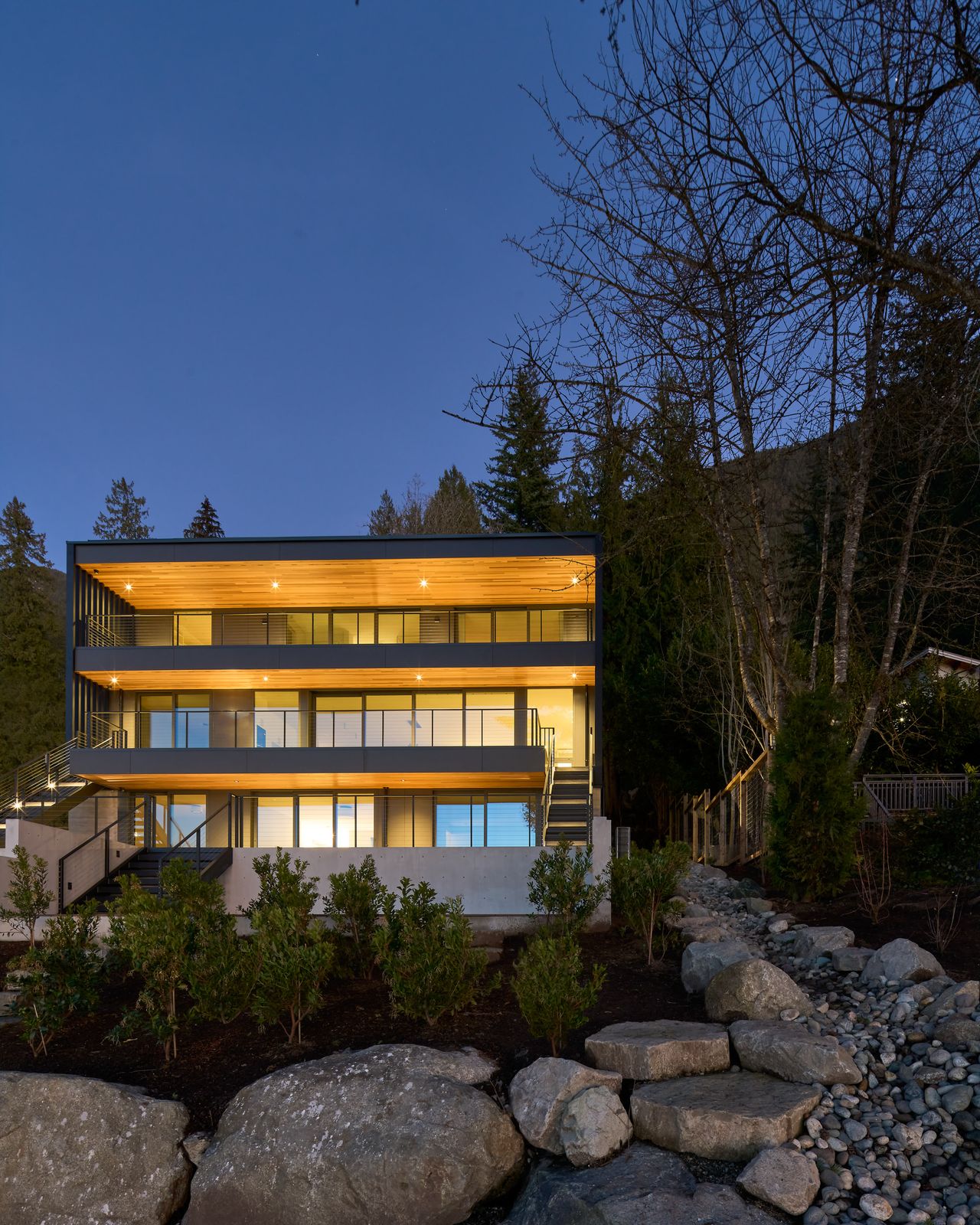 Photo 13 of 21 in Howe Sound House by W O V E N Architecture and Design ...