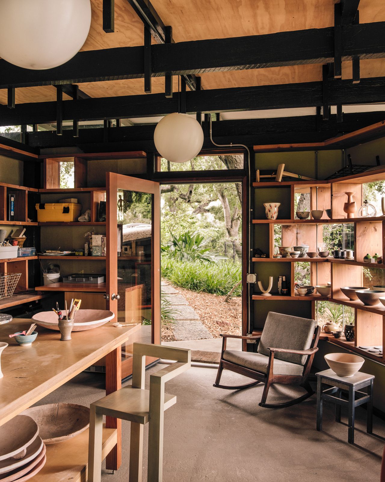 Photo 5 of 10 in A 1954 Los Angeles Home Moves Into the Future With a Collection of Pavilions in ...