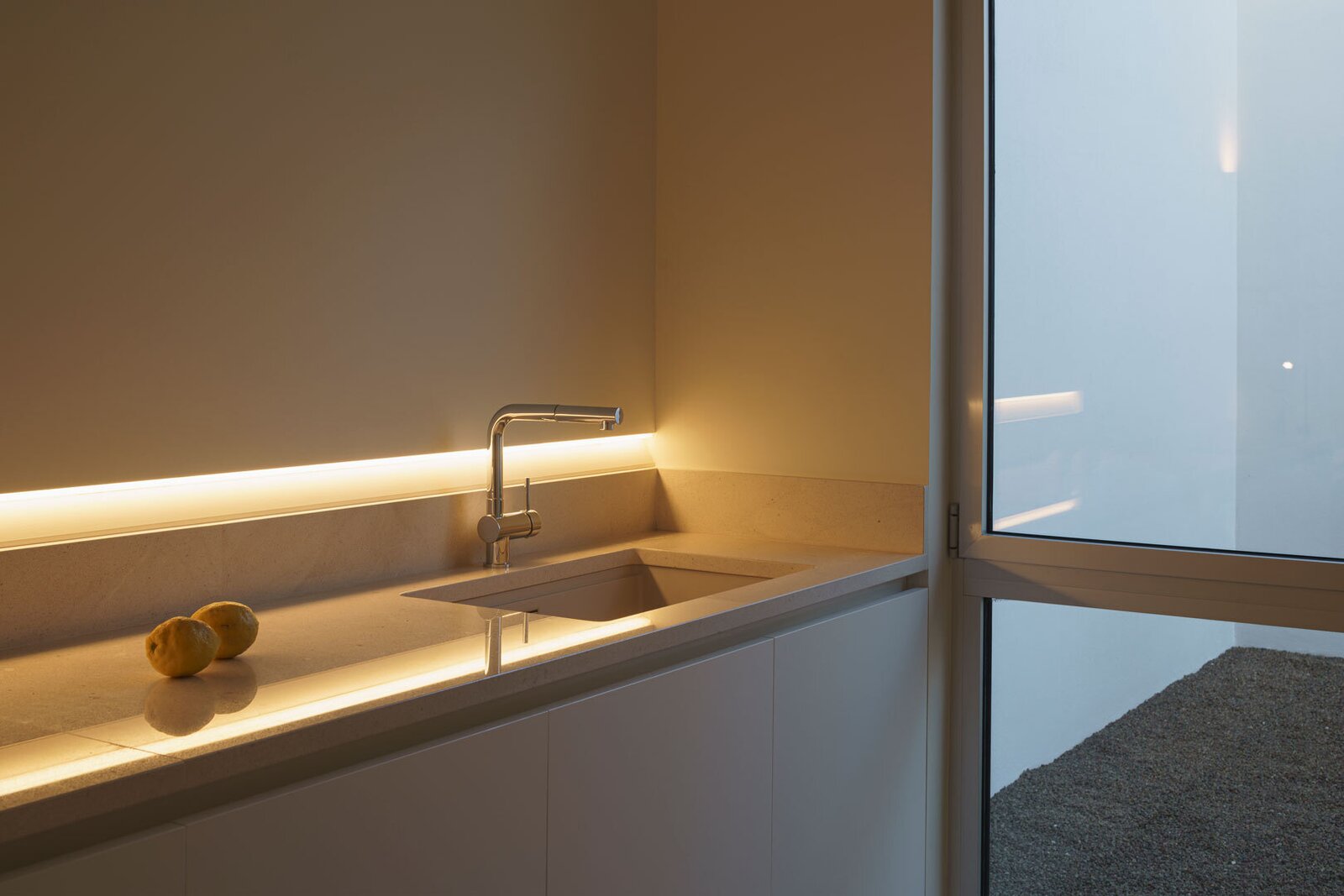 Photo 16 of 26 in Lemon tree house by Iterare arquitectos - Dwell