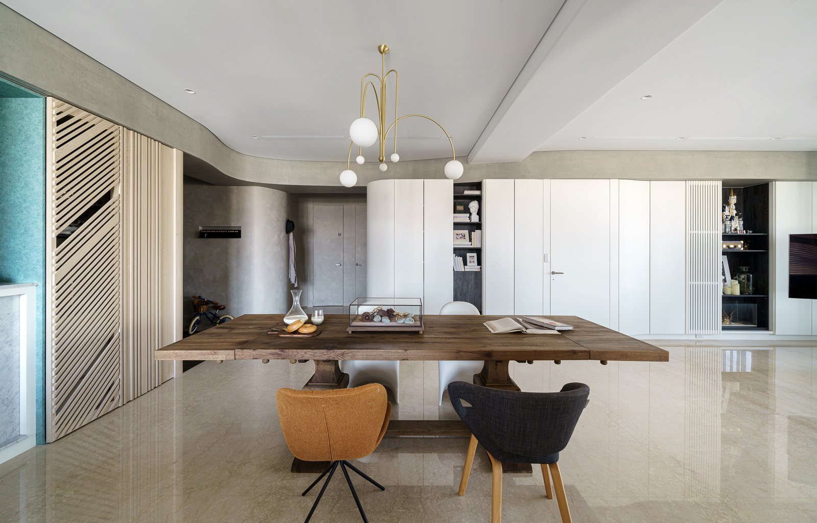 Photo 3 of 11 in Ribbon curve through the house by CTY Space design - Dwell