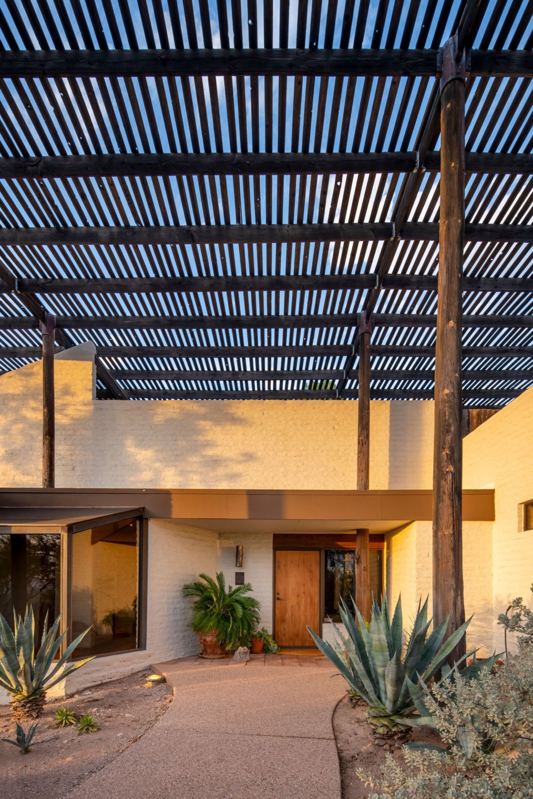 Photo 13 of 18 in The Ramada House by Judith Chafee, FAIA by Brittainy ...