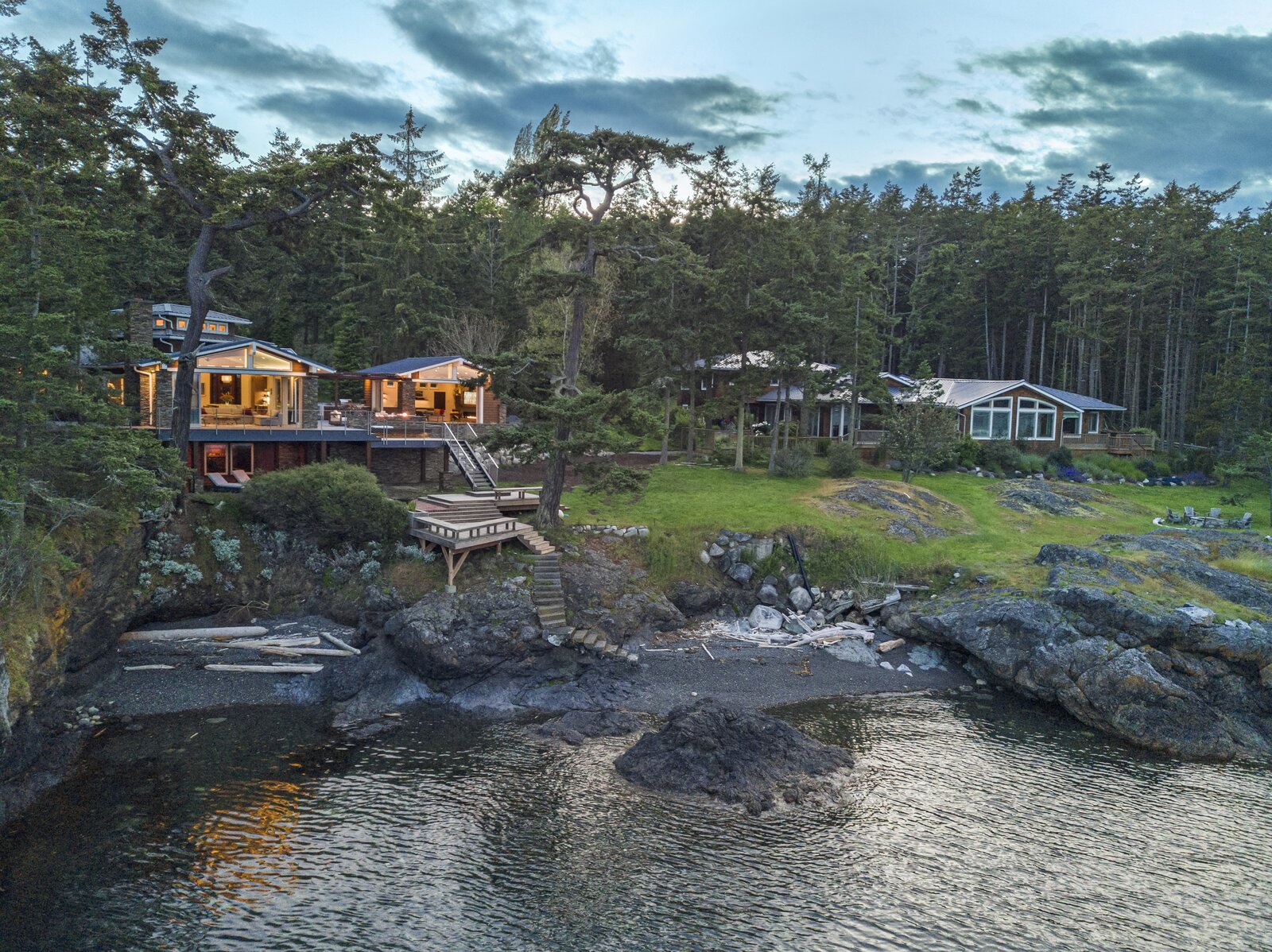 Photo 5 of 35 in The Fire + Water Infinity House by Architectural ...