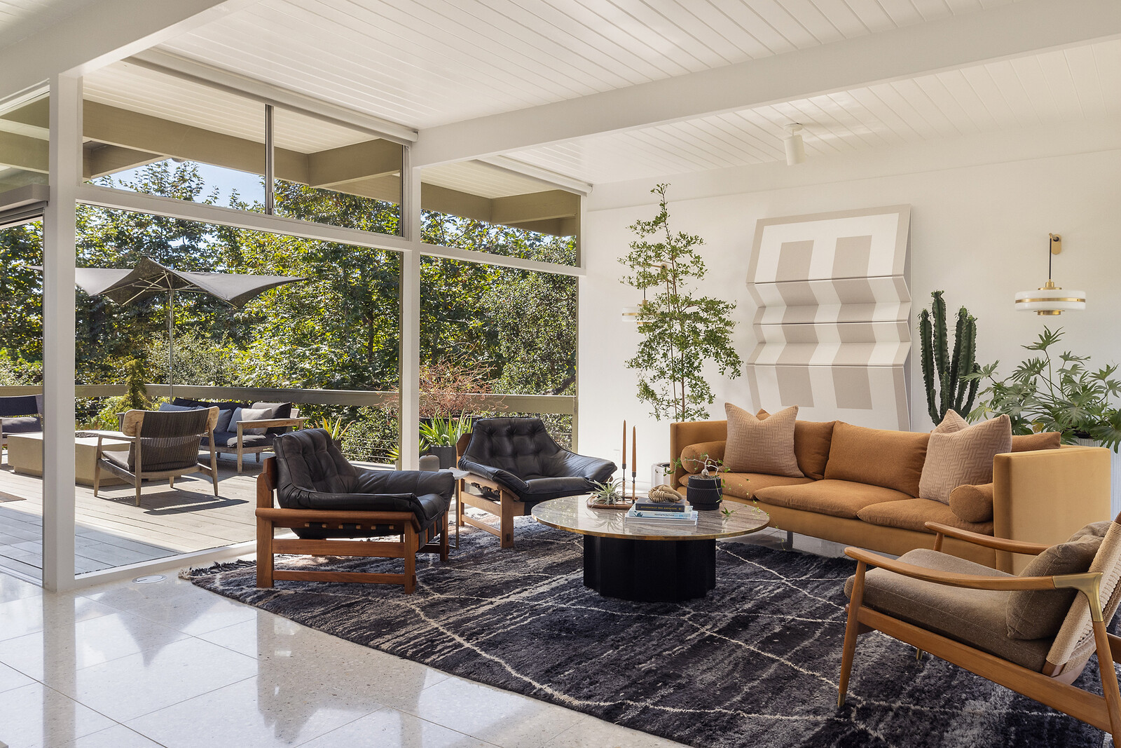 Photo 4 of 13 in Classic Post and Beam Supports Montecito Mid-Century ...