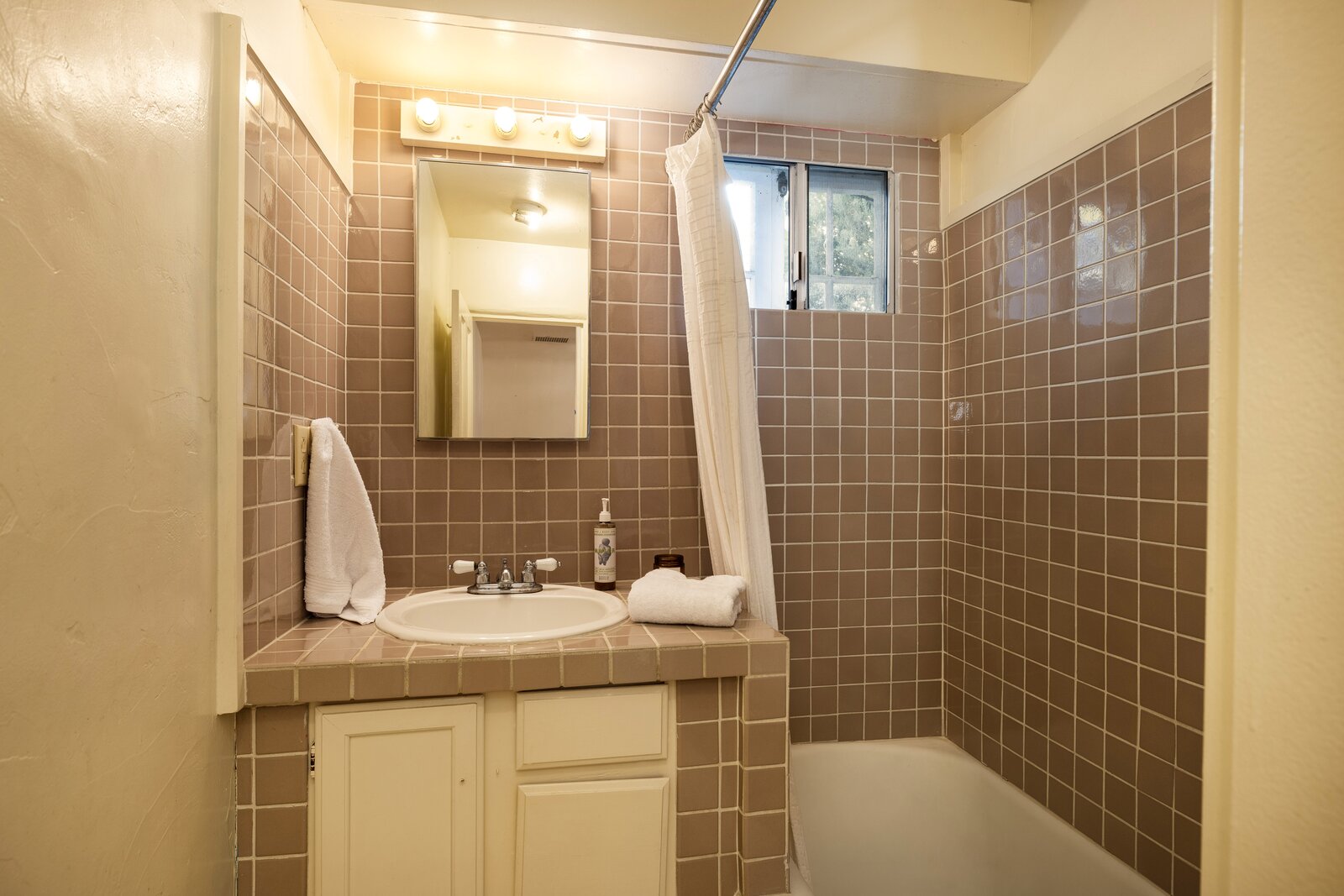 Photo 14 of 17 in 1920S SANTA BARBARA JEWEL by Marsha Kotlyar Estate ...