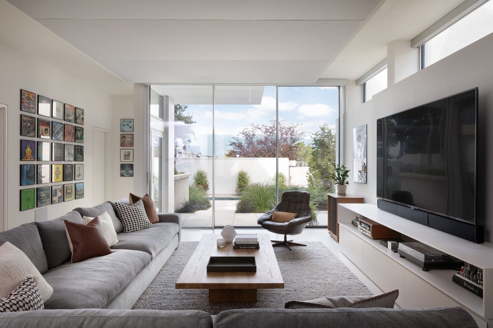 Photo 17 of 18 in Point Grey Residence by Frits de Vries Architects ...