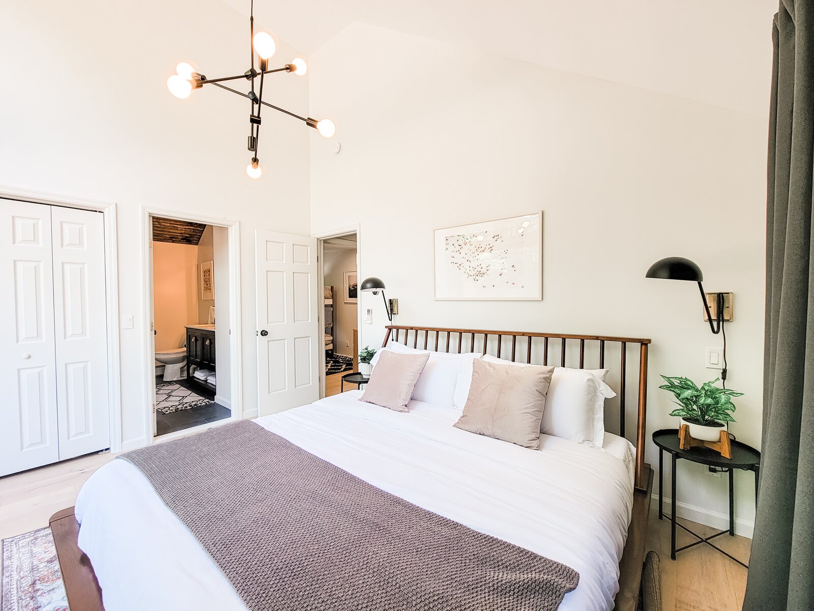 Photo 7 of 14 in Pinewood Lodge airbnb by LivletStudio - Dwell