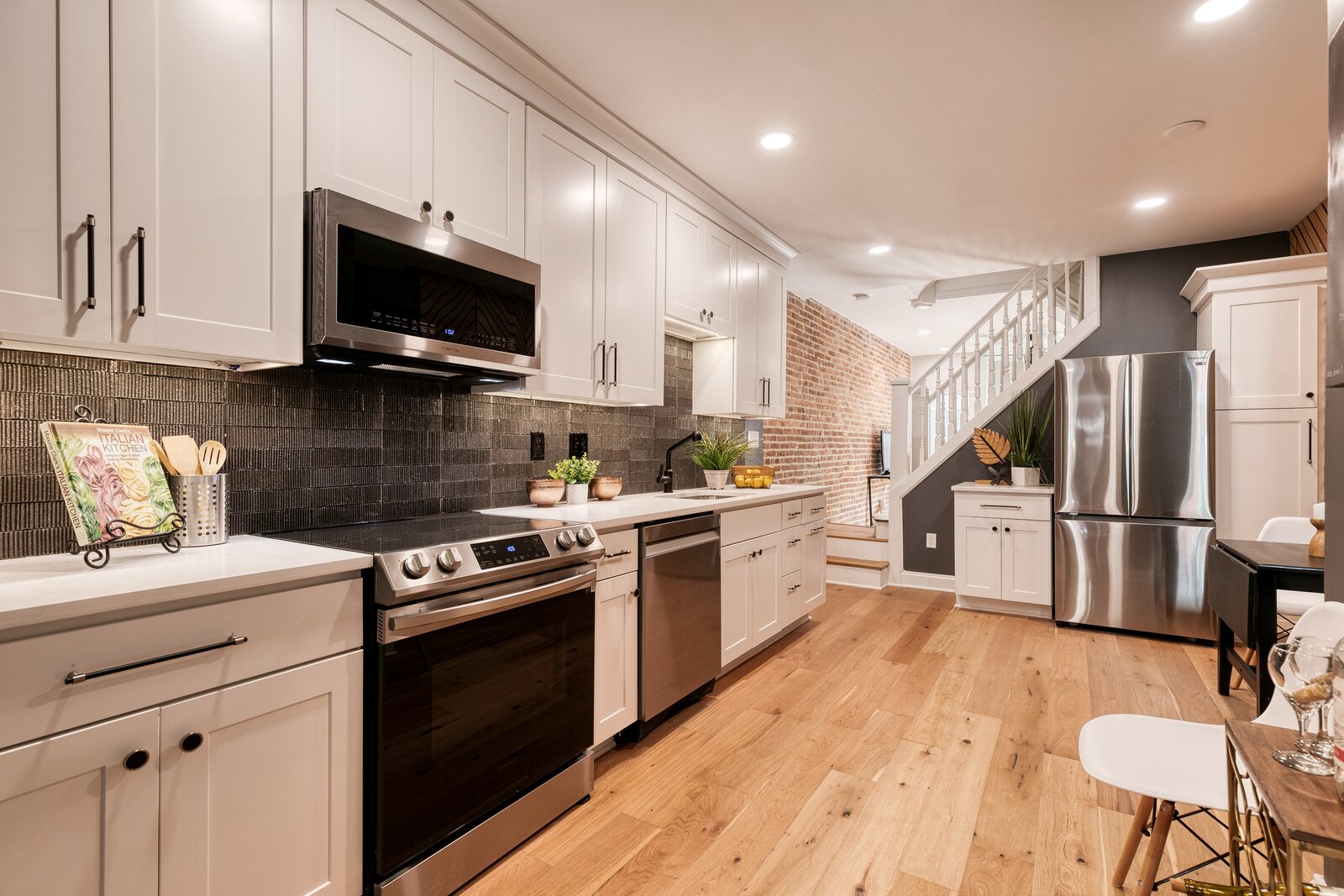 Photo 11 of 34 in Baltimore City Arts District Rowhome by Byrd Design ...