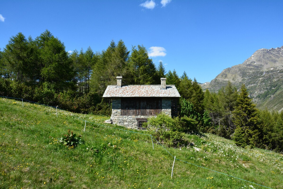 Photo 3 of 35 in A Hut in the Italian Alps That Braced Against the ...