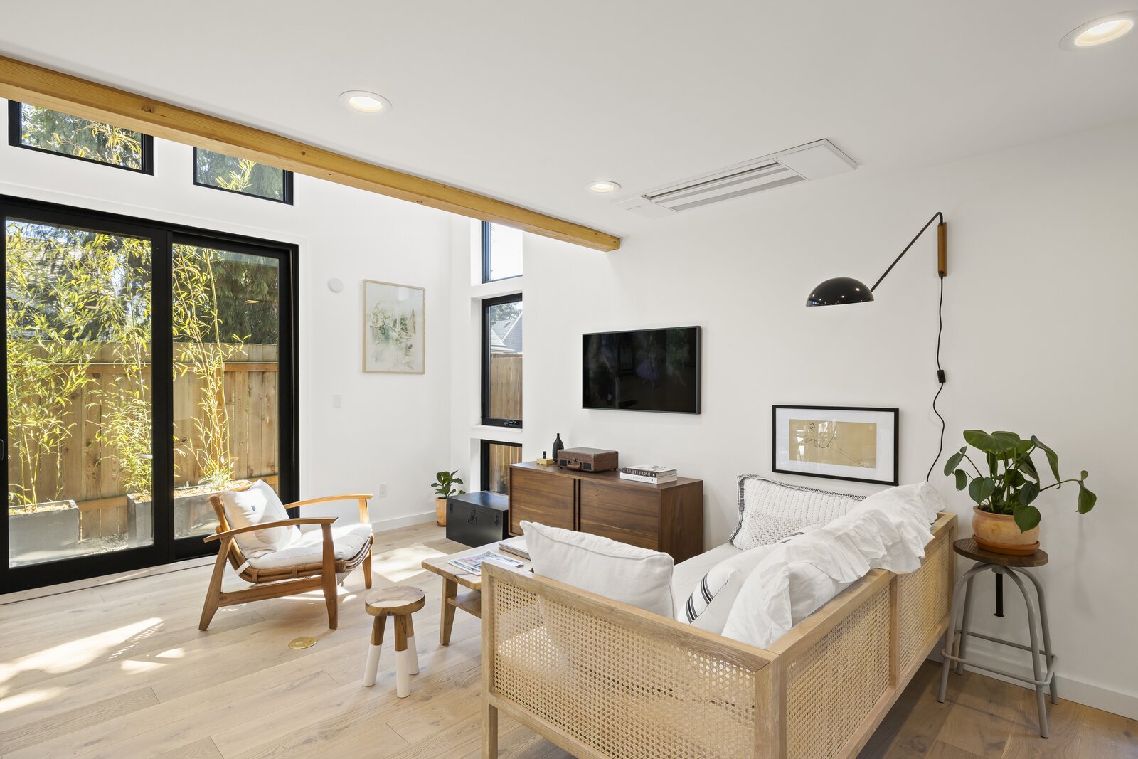 Photo 11 of 21 in Verdant Loft ADU by Openhouse Architecture - Dwell