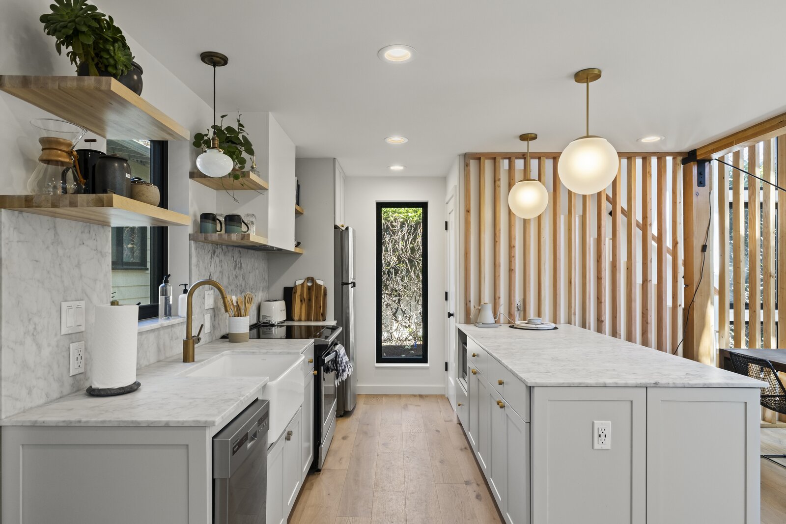 Photo 8 of 21 in Verdant Loft ADU by Openhouse Architecture - Dwell