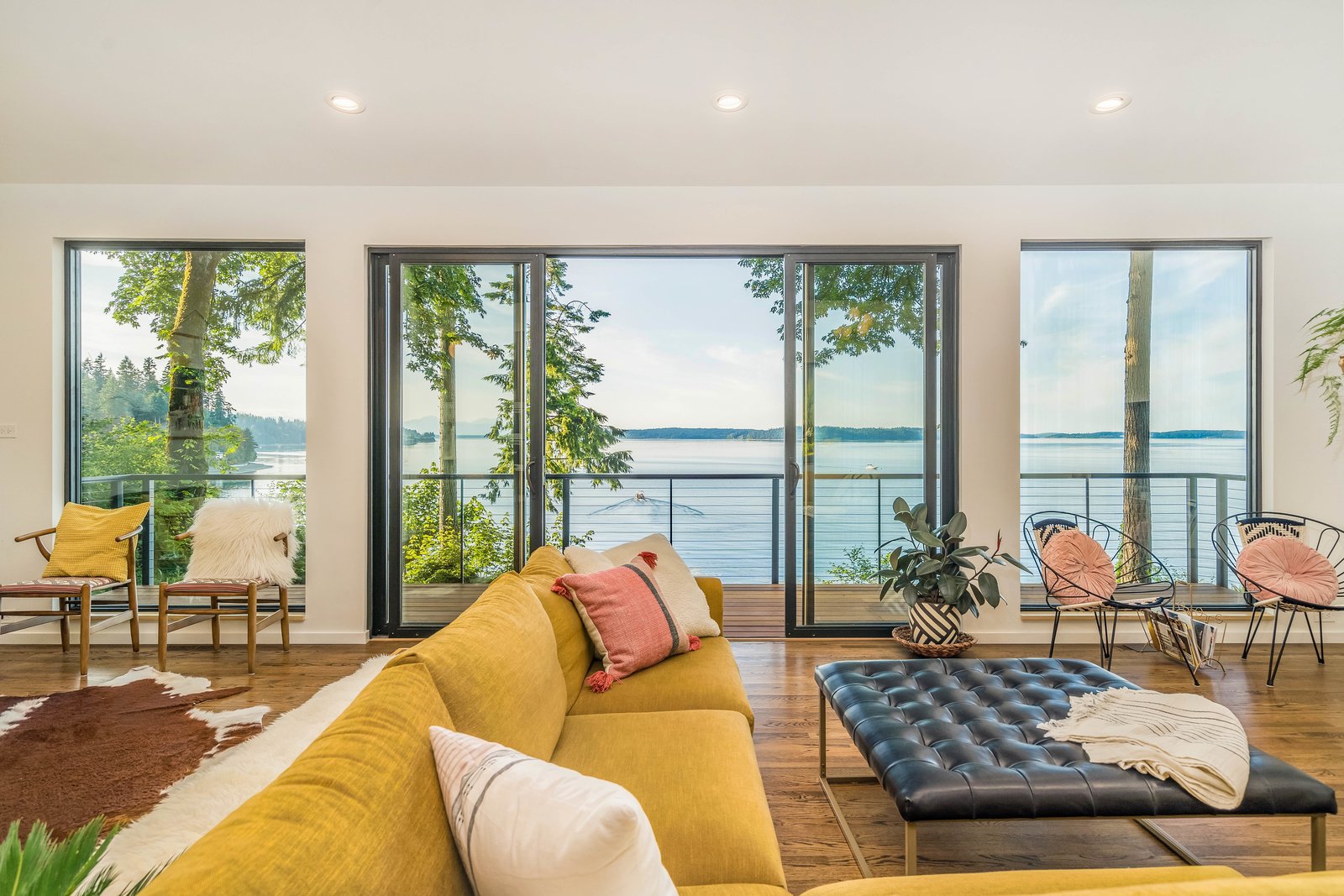 Photo 3 of 9 in Tolmie Edgewater Black House by COURTNEY DRENNON - Dwell