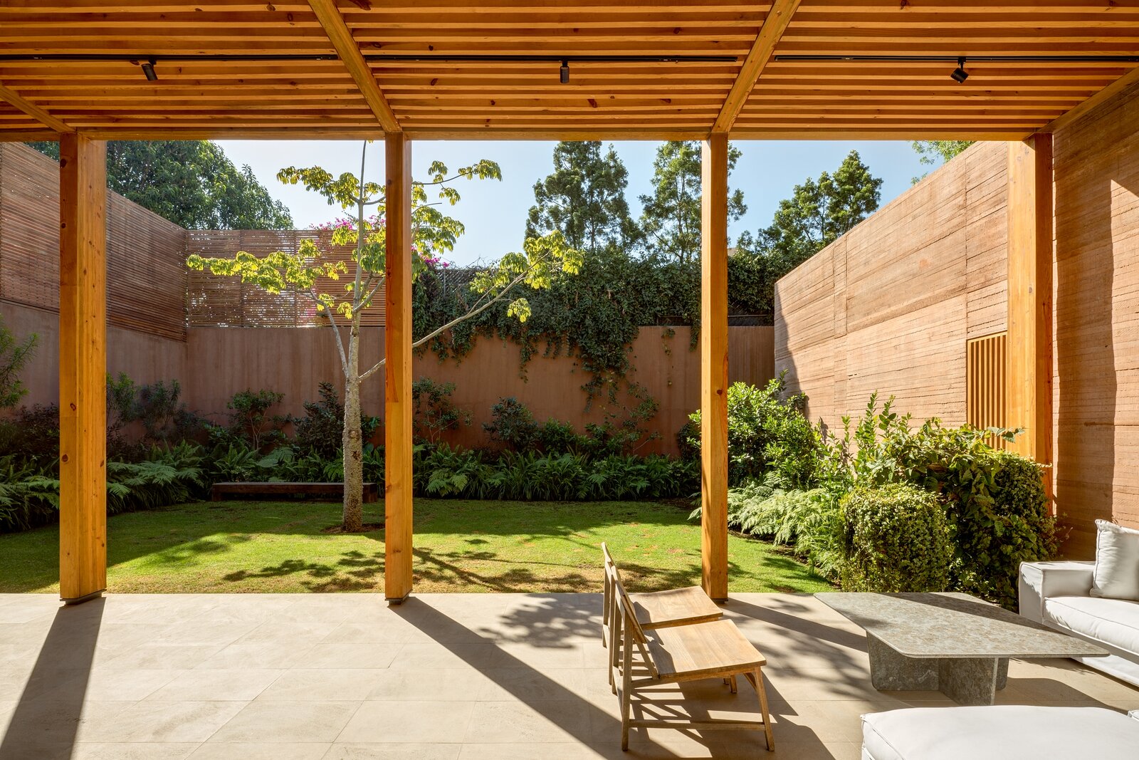 Photo 1 of 146 in Interiors by Jeremy Warshaw from A Secret Garden ...