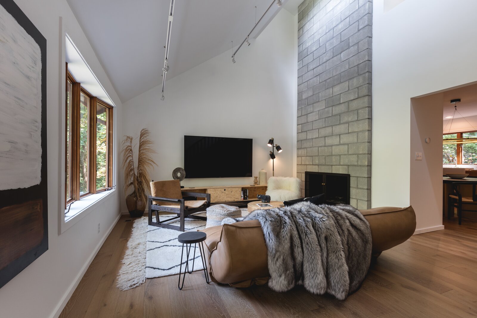 Photo 4 of 21 in Modern Blue Ridge Mountain Cabin by Bobby Vilas - Dwell