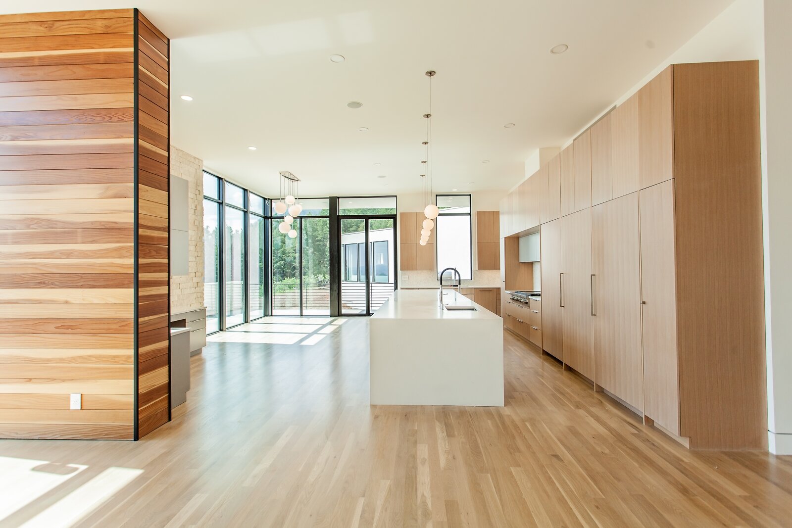 Photo 4 of 9 in This Redwood-Clad Mountain Home Embraces the Warmth of ...