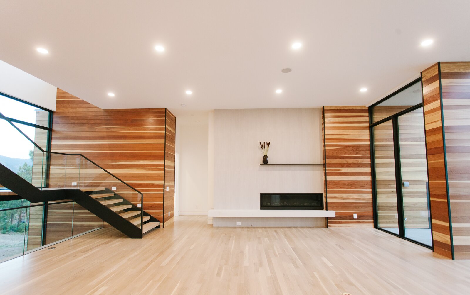 Photo 5 of 9 in This Redwood-Clad Mountain Home Embraces the Warmth of ...