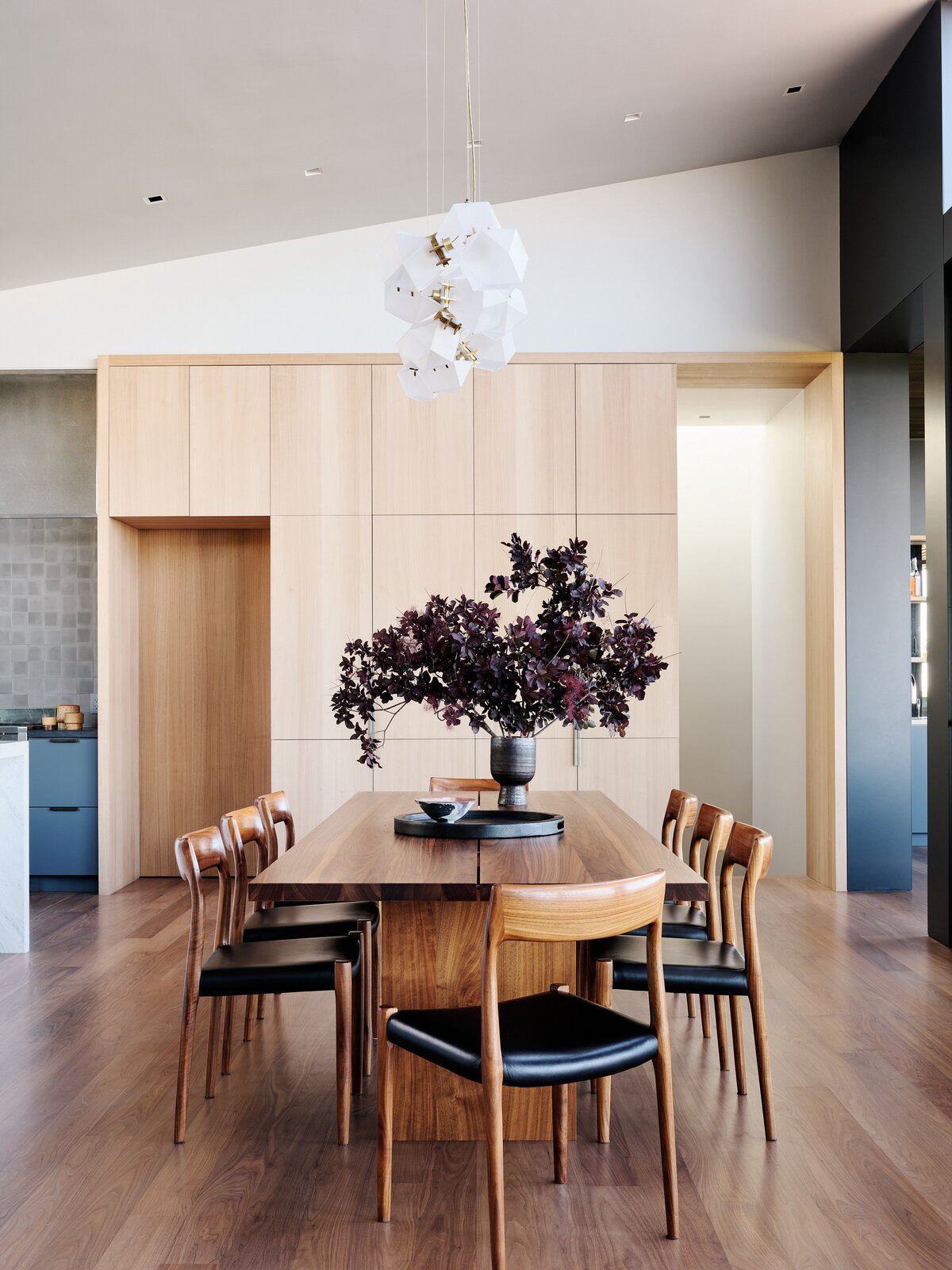 Photo 9 of 32 in Before & After: A Complete Overhaul Lifts a Jumbled ...