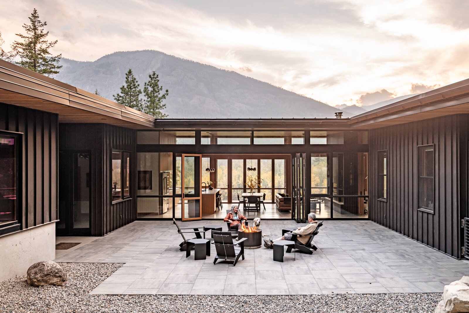 Photo 8 of 9 in A Horseshoe-Shaped Cabin in the Pacific Northwest ...