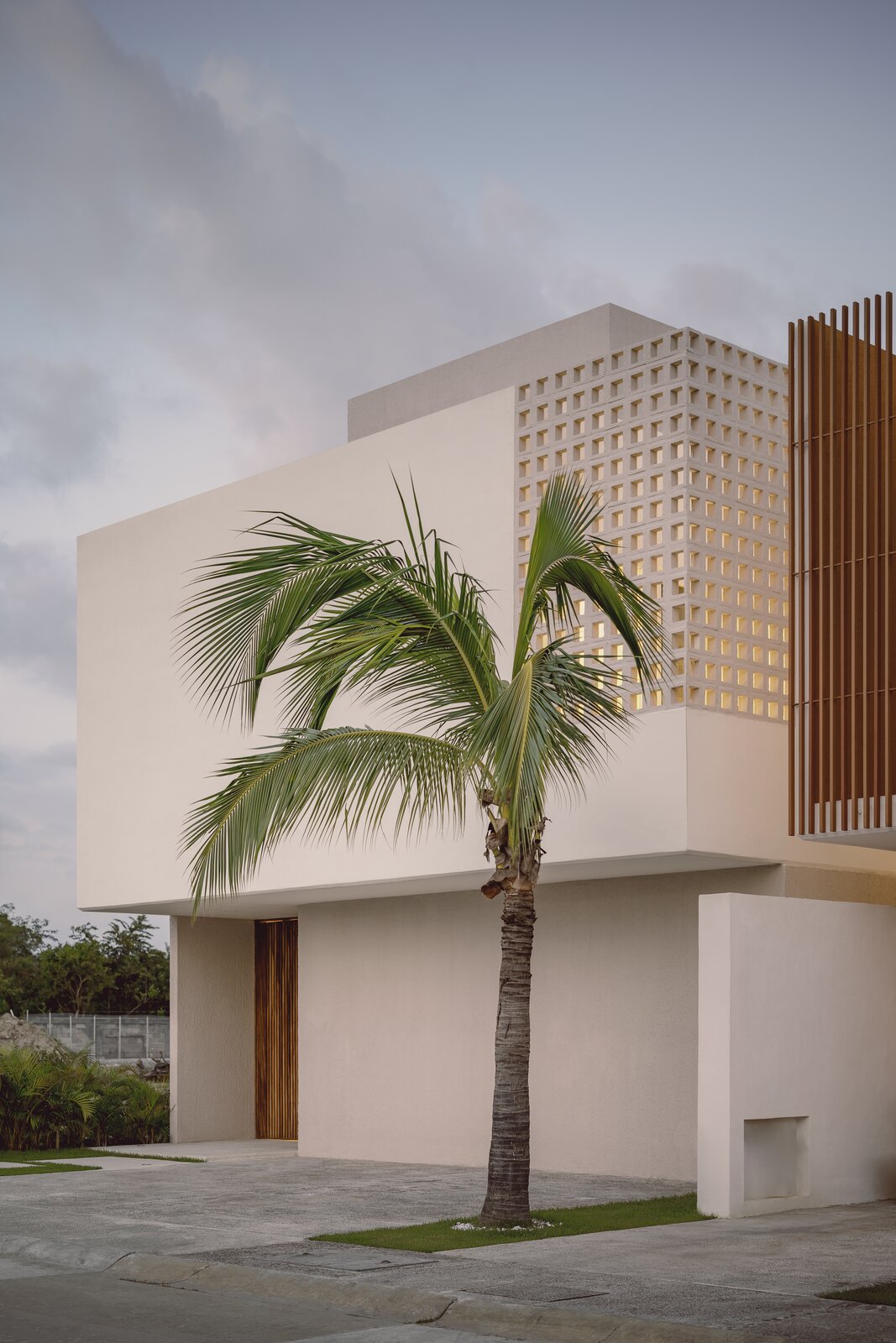 Photo 2 of 15 in Veronica House by reastudio - Dwell