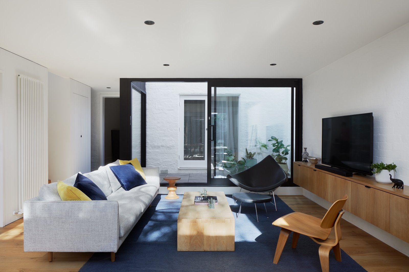 Photo 4 of 21 in Thanks to a Double-Height Dining Room, a Melbourne ...