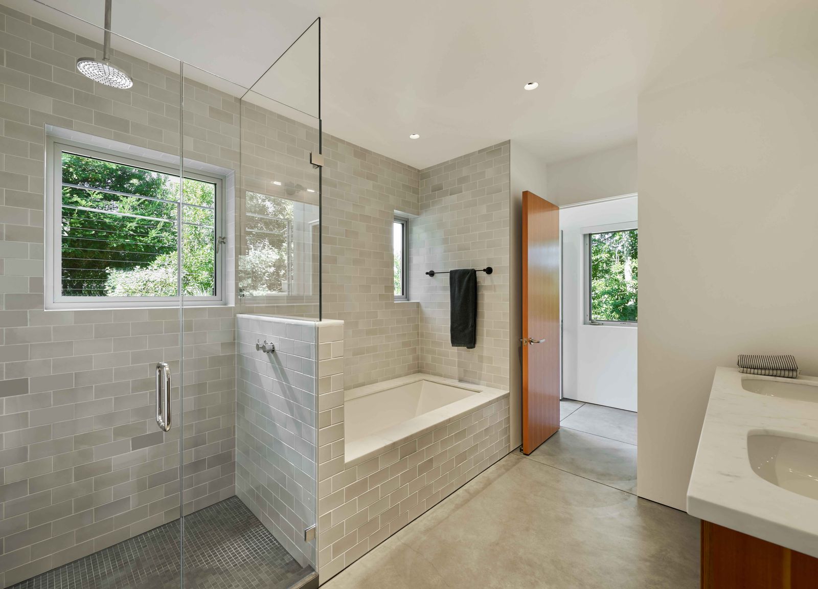 Photo 17 of 25 in ETHEL & MIRBEL RESIDENCE by richard johnson design ...