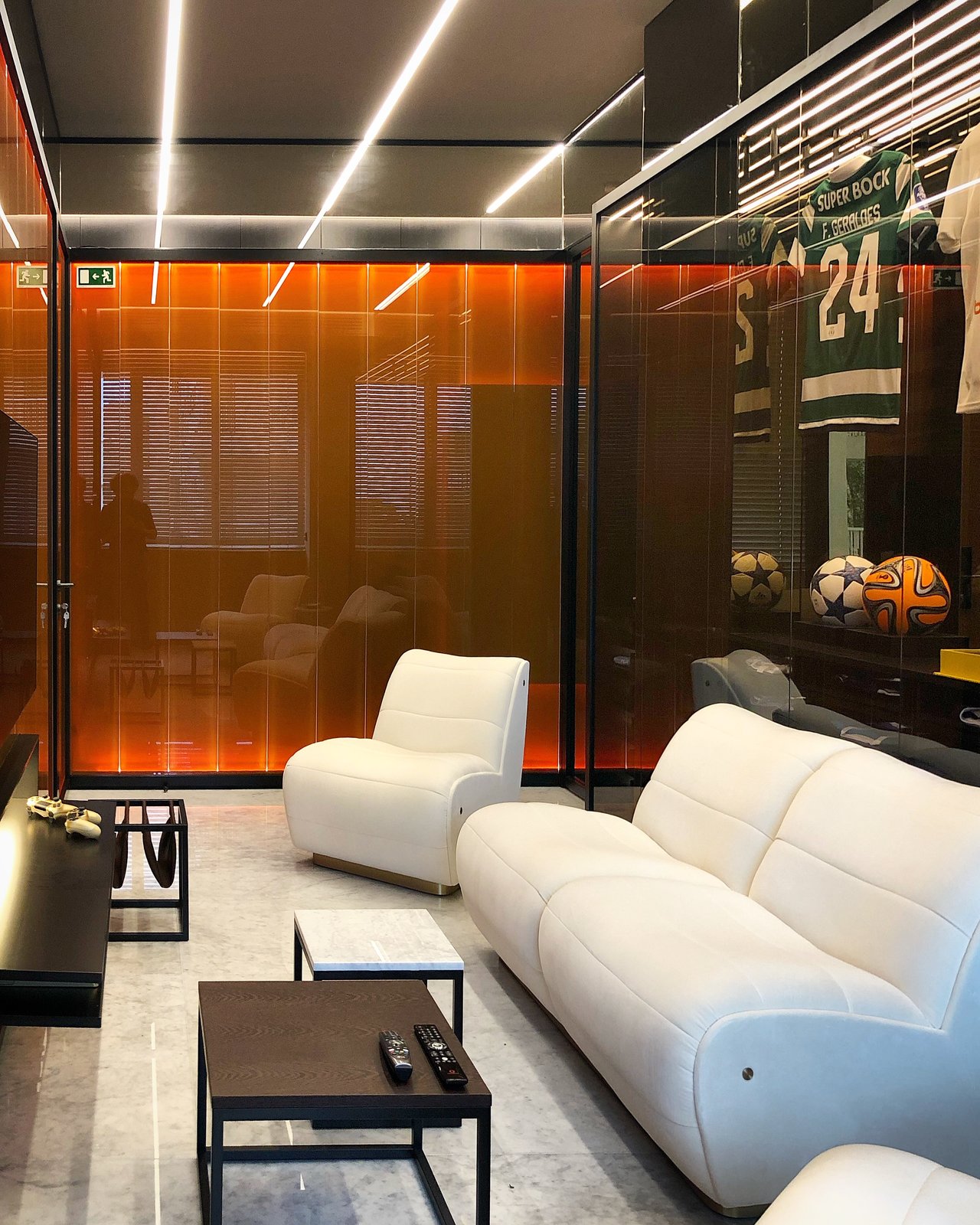 Photo 9 of 21 in RC OFFICE | Porto | 2019 by ESQVTA | interior design ...