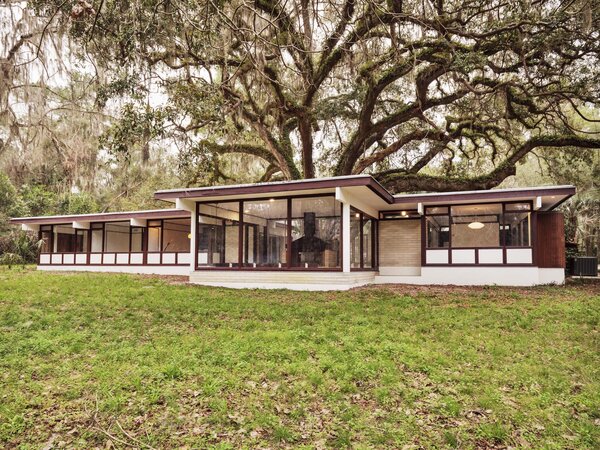Haynes Residence Modern Home in Gainesville, Florida by Harry Merritt ...