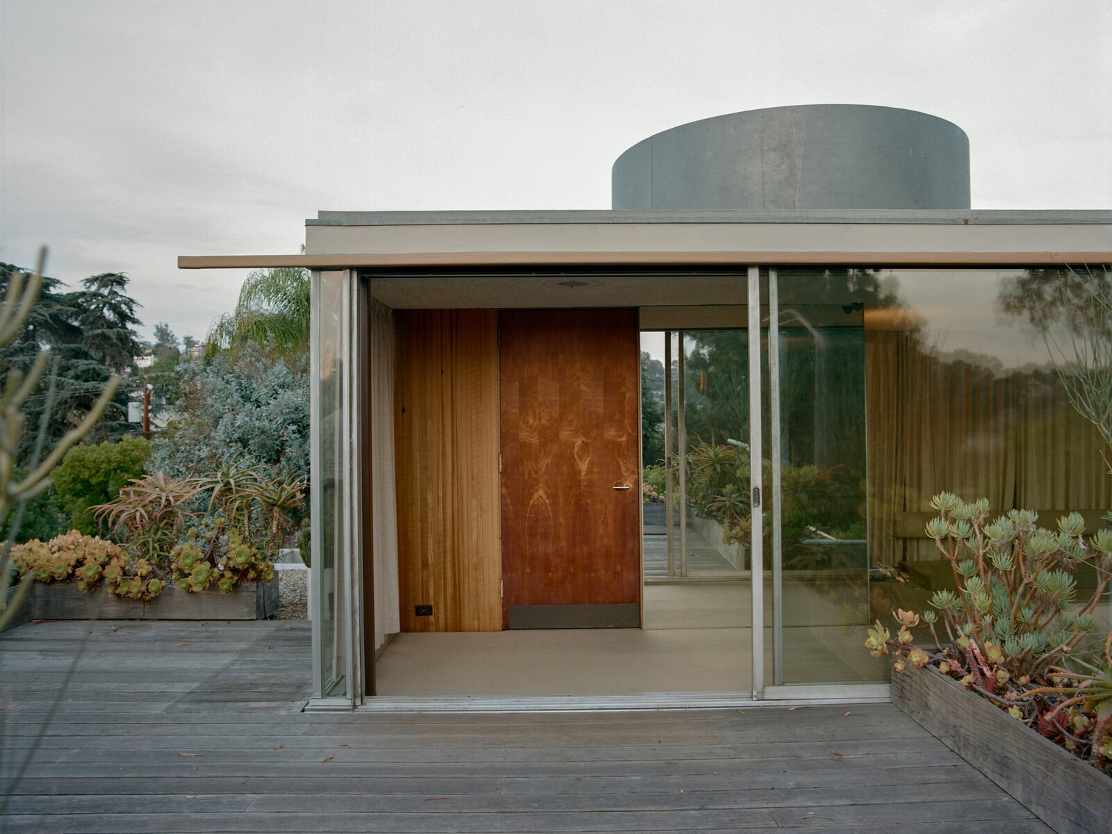 Photo 14 of 15 in Step Inside Richard Neutra’s VDL House—From the ...