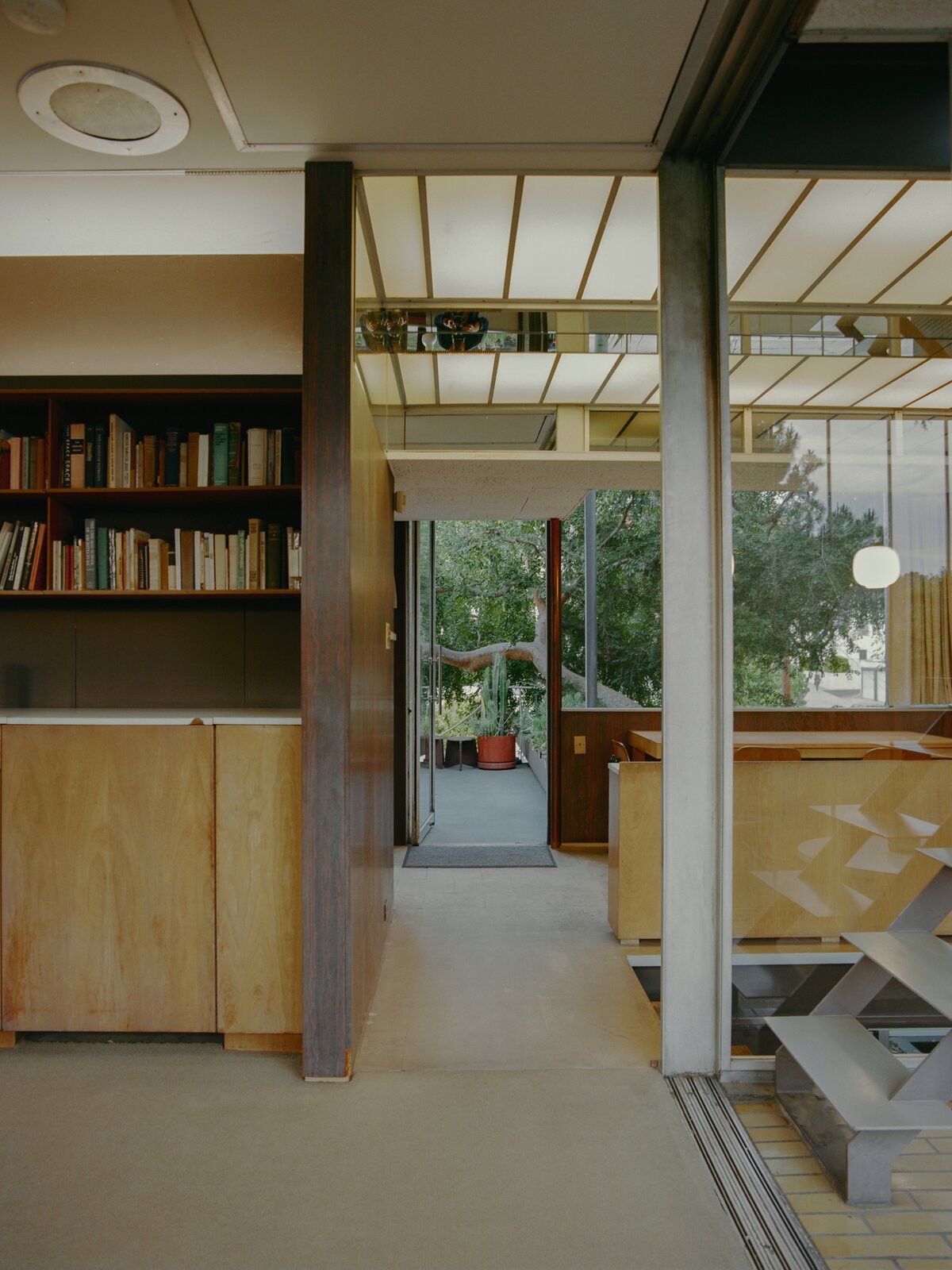Photo 4 of 15 in Step Inside Richard Neutra’s VDL House—From the ...
