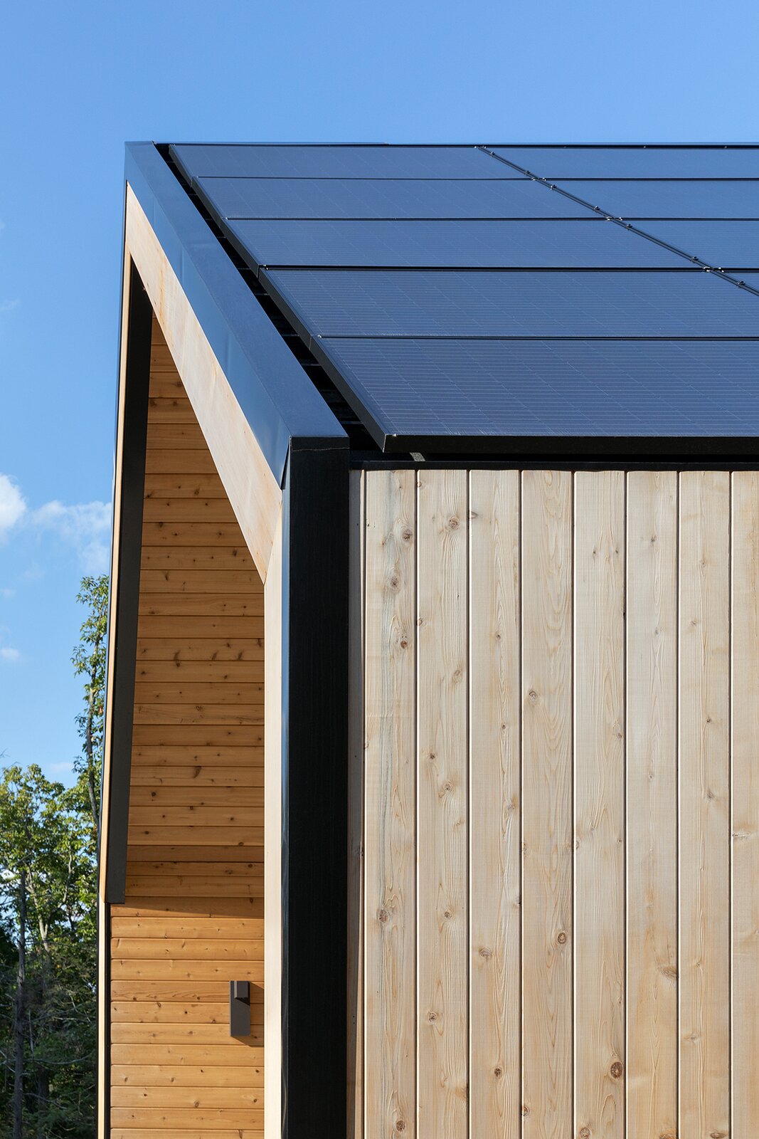 Photo 12 of 17 in Bear Rock Point Guest House by Michael Carpanzano - Dwell