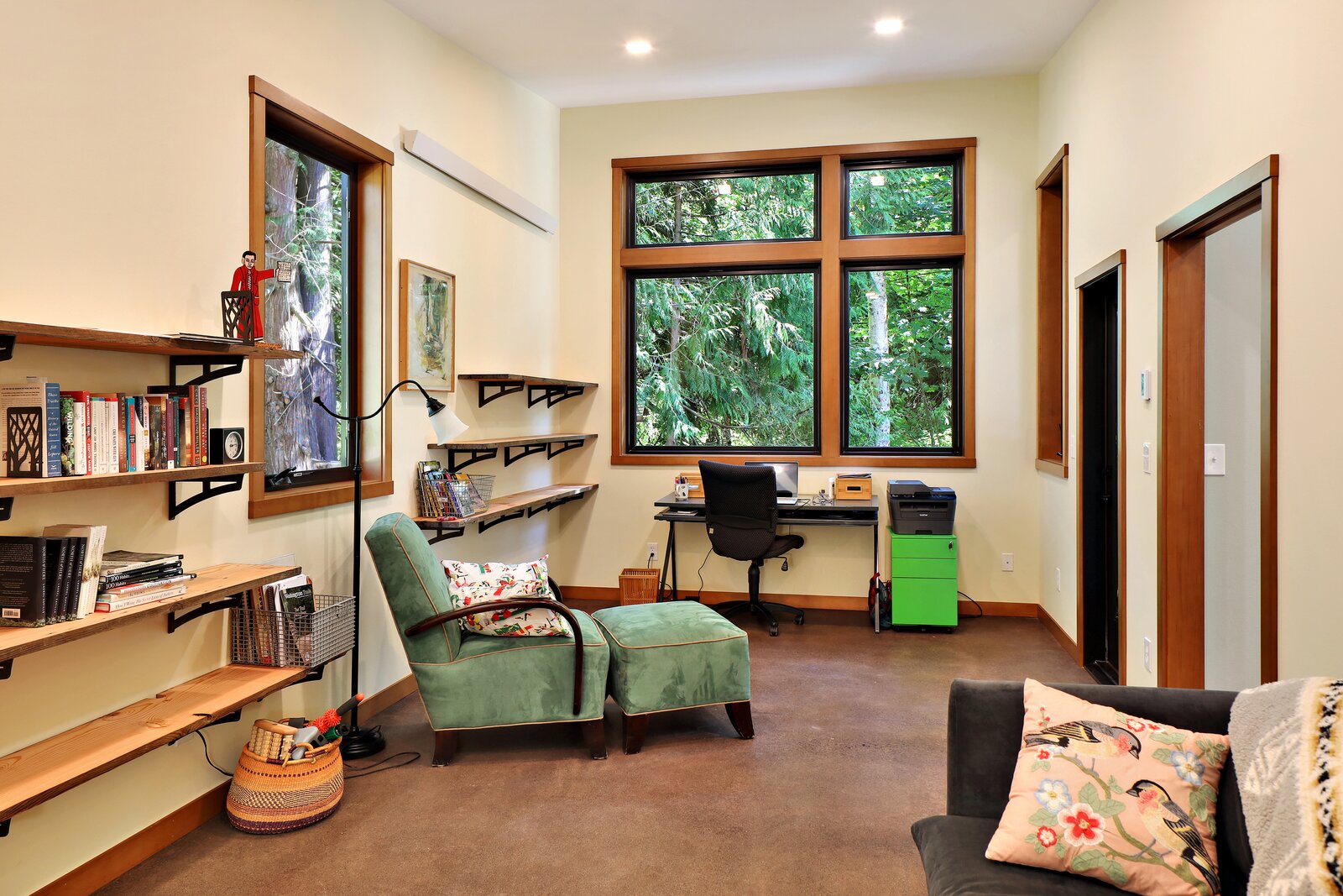 Photo 11 of 14 in Woodland Hideaway by Laurel Saville - Dwell