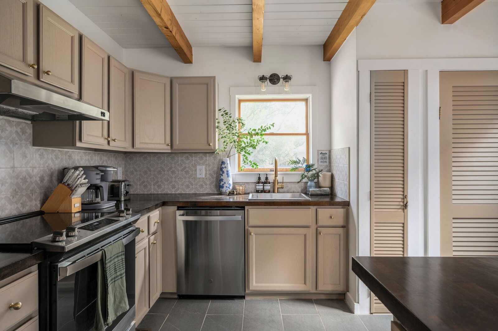 Photo 17 of 49 in The Cabin by Rachel Taylor Design Co. - Dwell