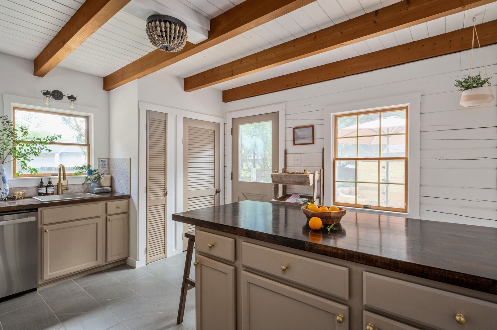 Photo 18 of 49 in The Cabin by Rachel Taylor Design Co. - Dwell