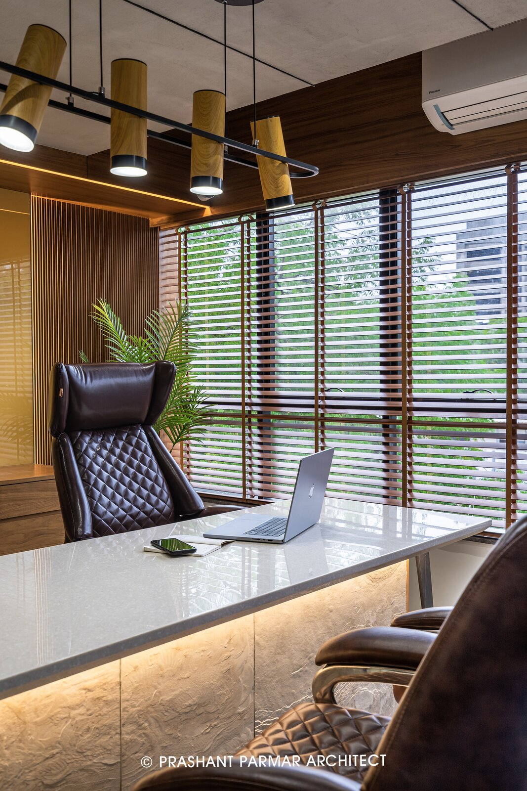 Photo 3 of 30 in Modern Office Interior Design In Ahmedabad by Prashant ...