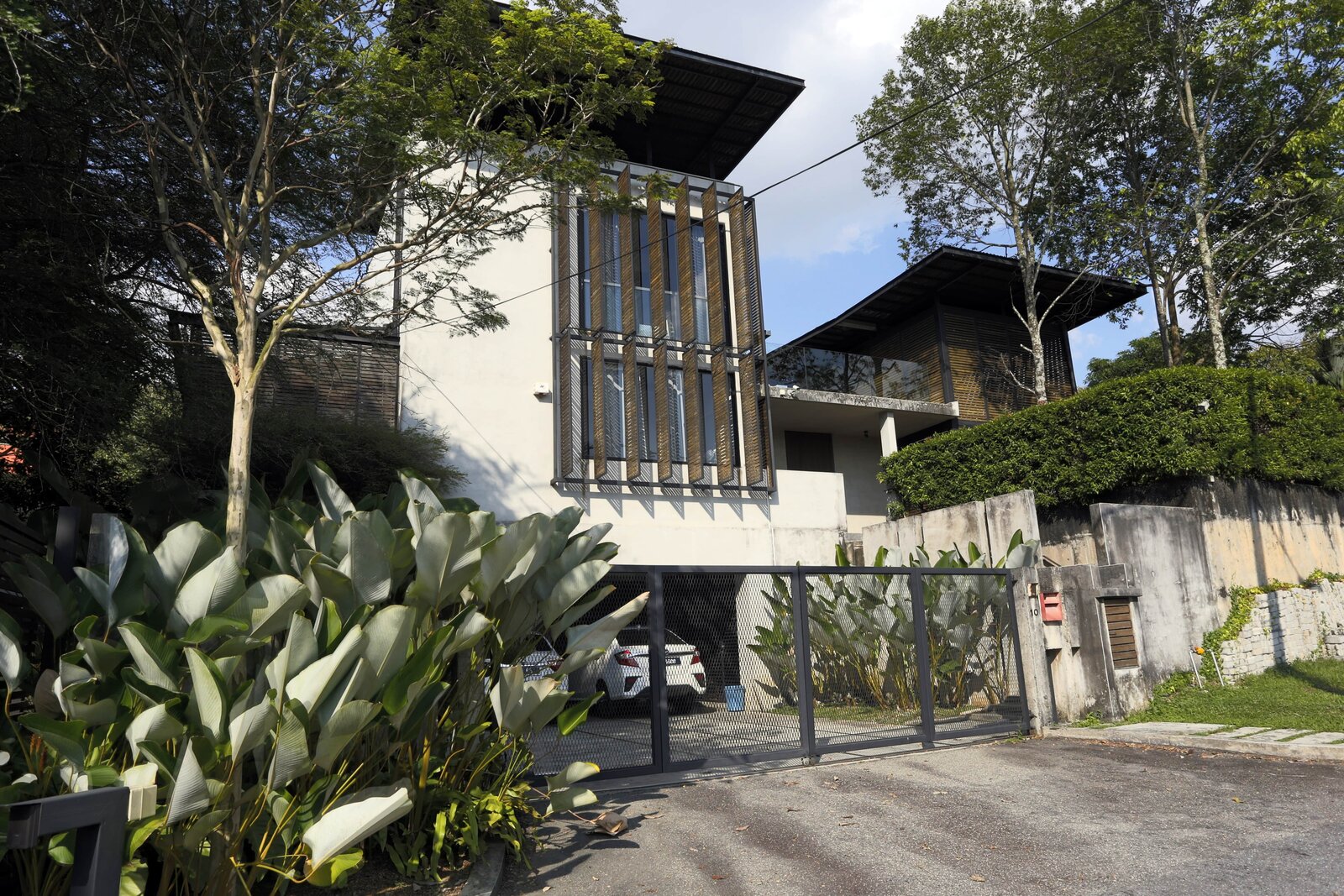 Photo 4 of 7 in Denai House by Zakiah Zakariah - Dwell