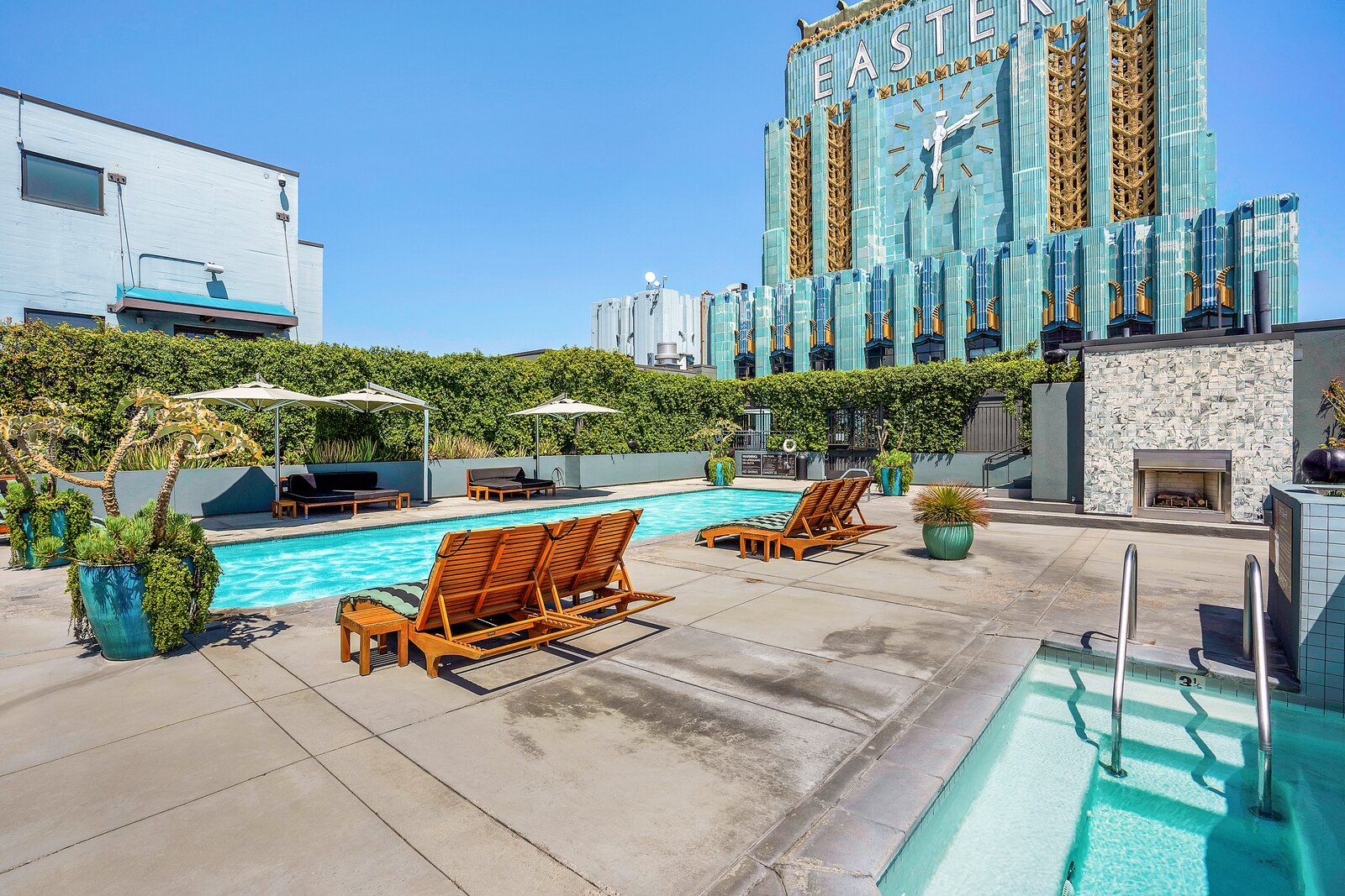 Photo 7 of 9 in Dramatically Elegant Eastern Columbia Loft by Yuri ...