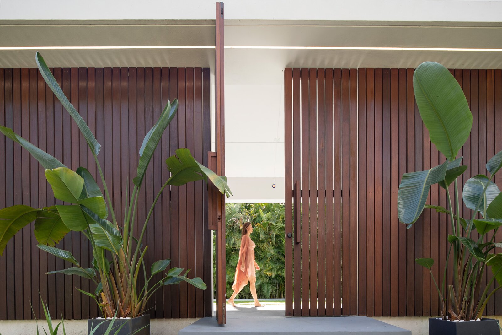 Photo 10 of 21 in The Minimalist House in Miami by HouseDwell - Dwell