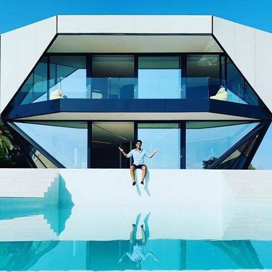 HI TECH ROTATING HOUSE (5 Photos) - Dwell