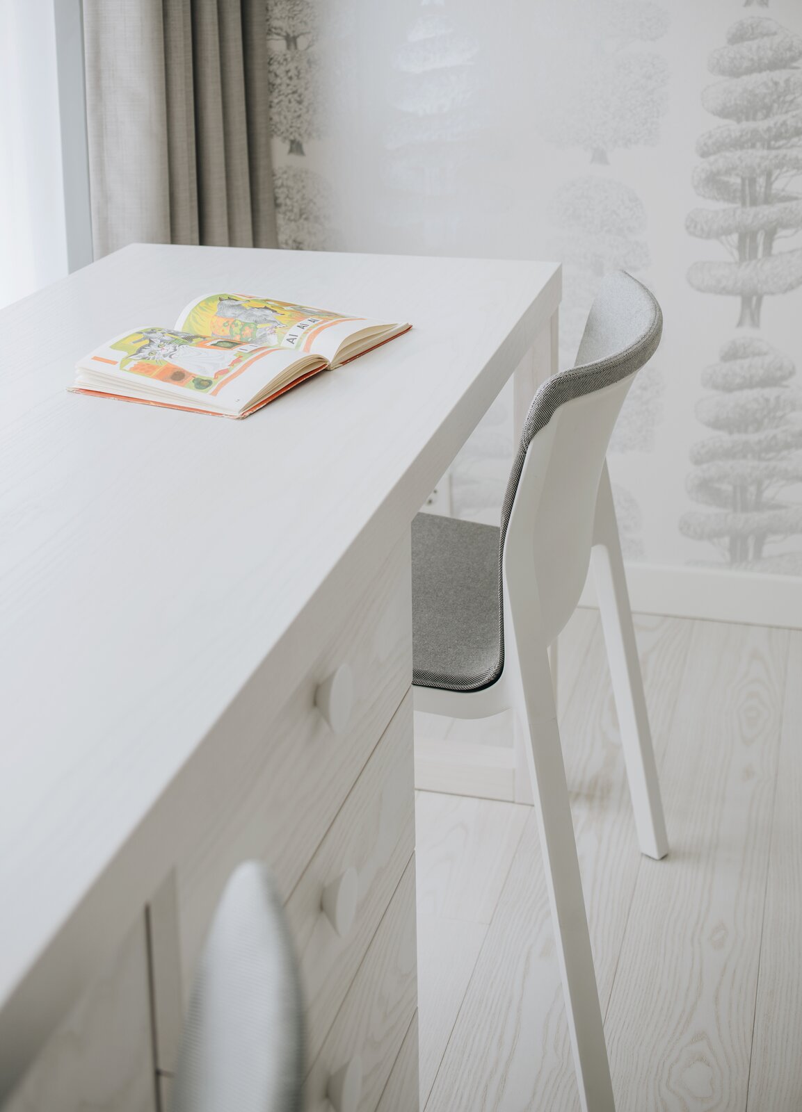 Photo 17 of 27 in Timeless Appeal of Monochromatic Design by Aet Piel ...