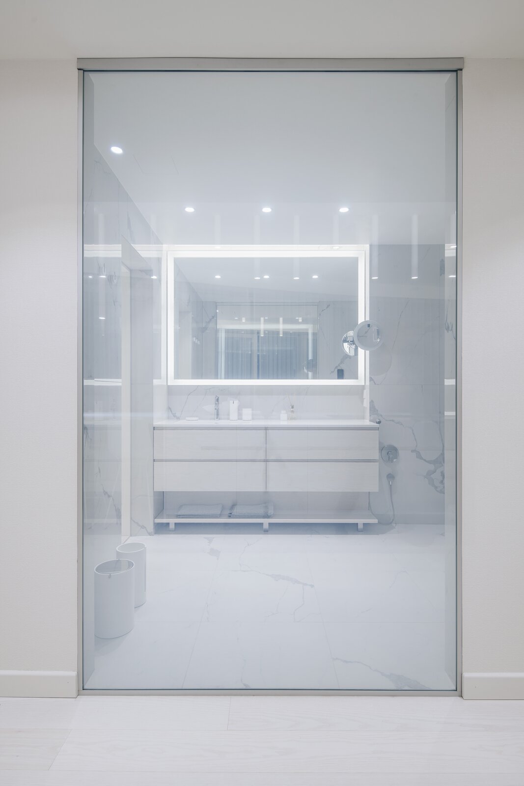 Photo 20 of 27 in Timeless Appeal of Monochromatic Design by Aet Piel ...