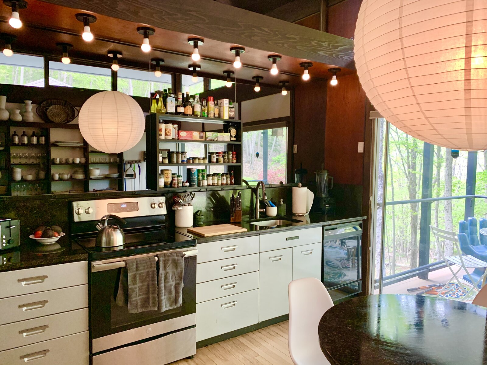 Photo 19 of 36 in Mid Century Modern Shogun House in the Connecticut ...