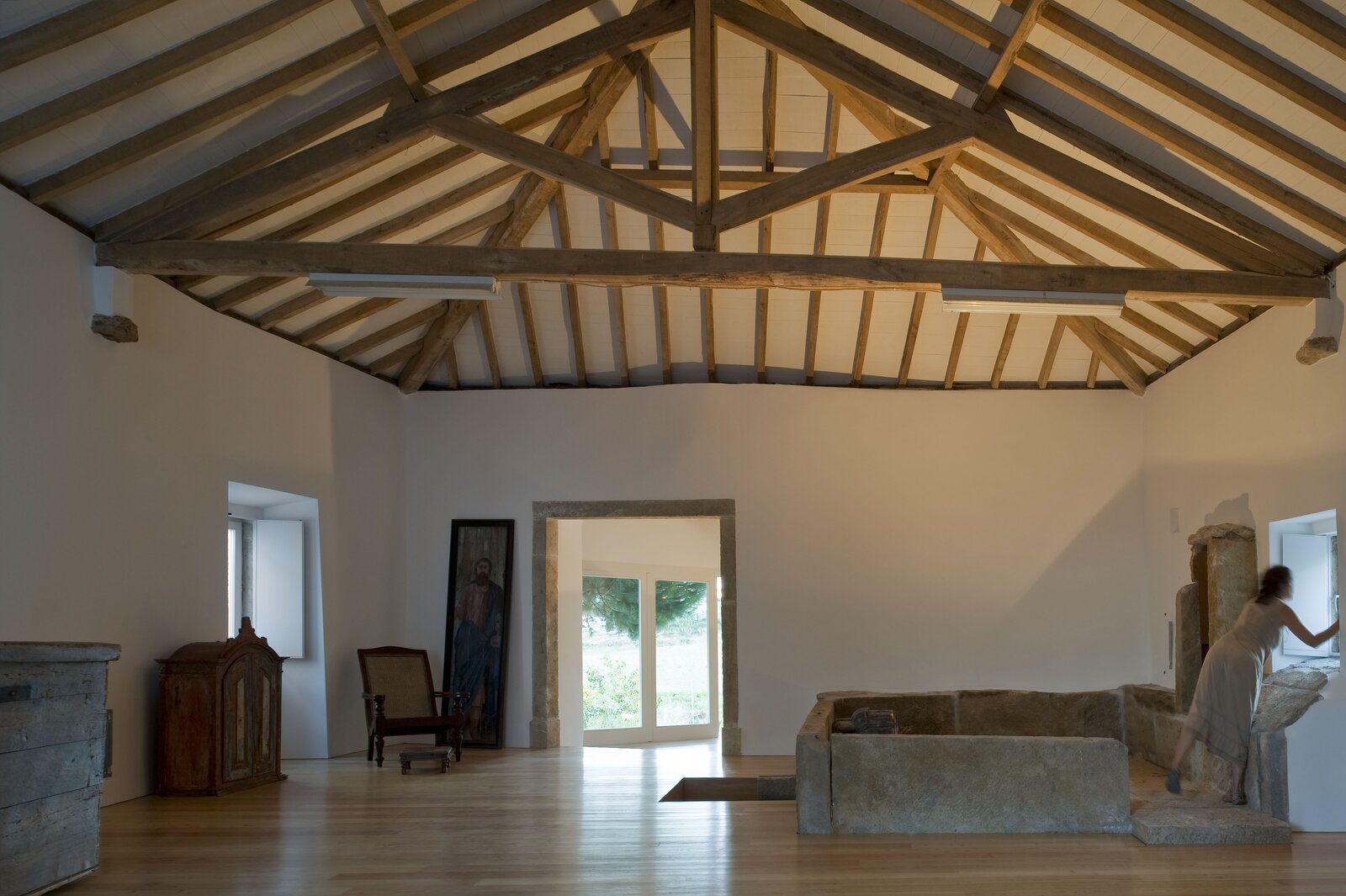 Photo 4 of 15 in Rough-Hewn Stone and Timber Set the Tone for This ...