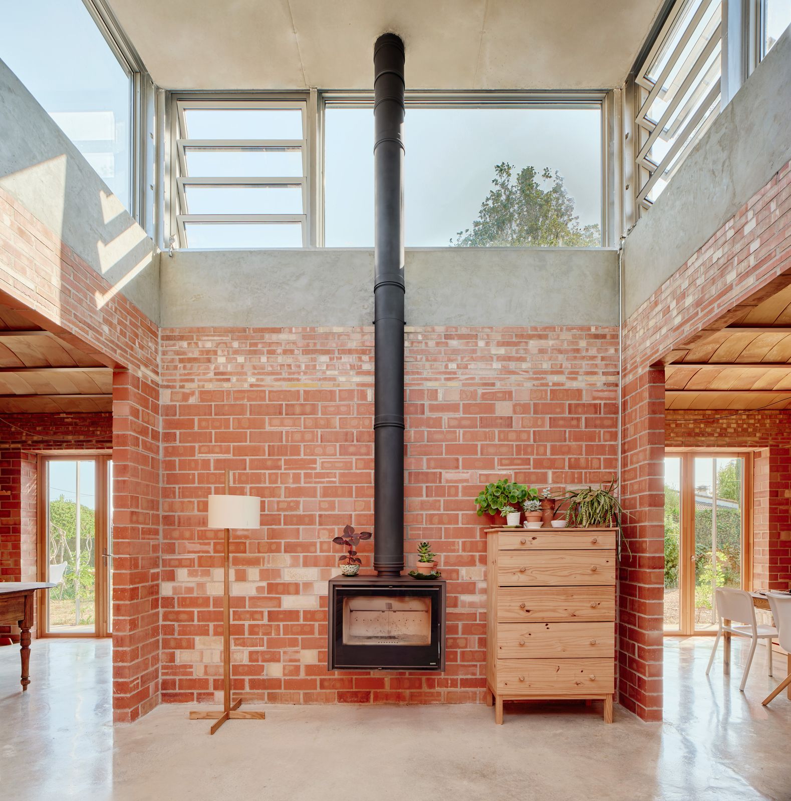 Photo 3 of 10 in There’s No Front Door at This Family Home Outside ...